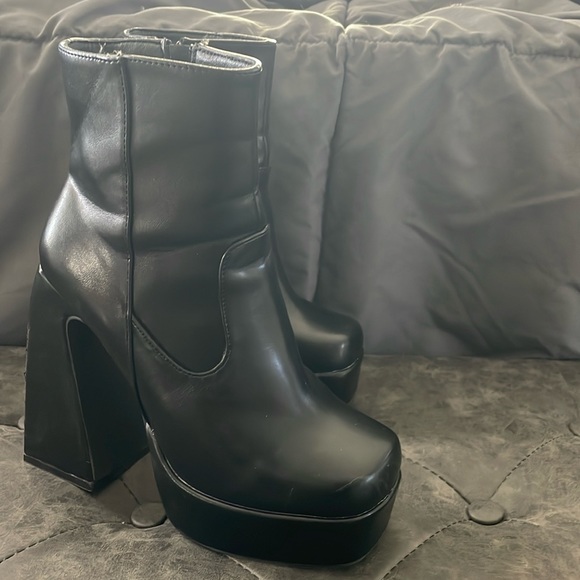 Chase + Chloe | Shoes | Chase And Chloe Black Rayla Platform Booties ...
